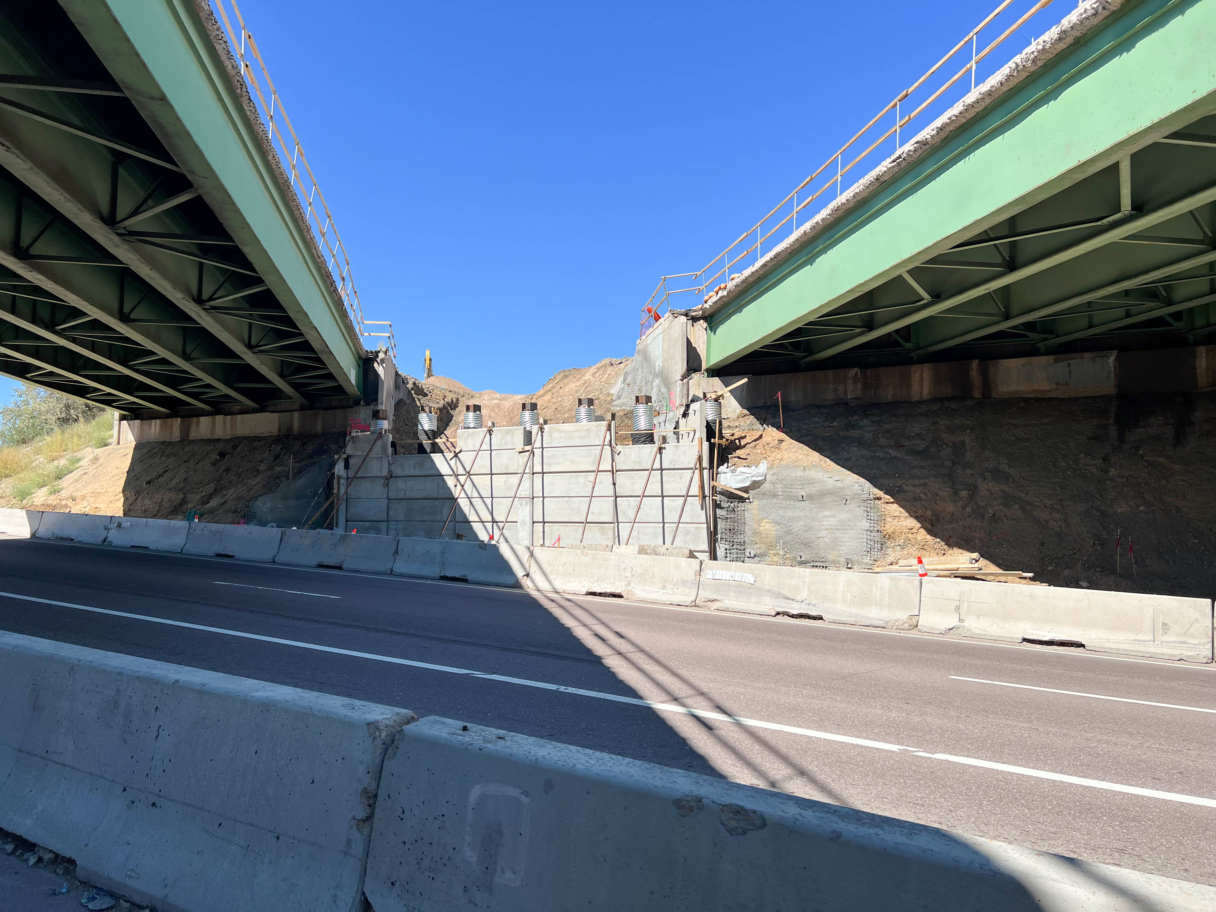 N I25 Concrete Retaining Wall_full.jpg — Colorado Department of ...